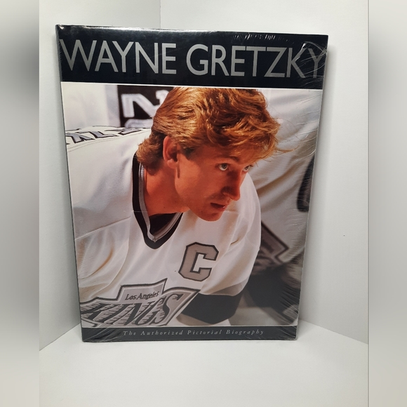 Wayne Gretzky | Other | Wayne Gretzky Sealed The Authorized Pictorial ...